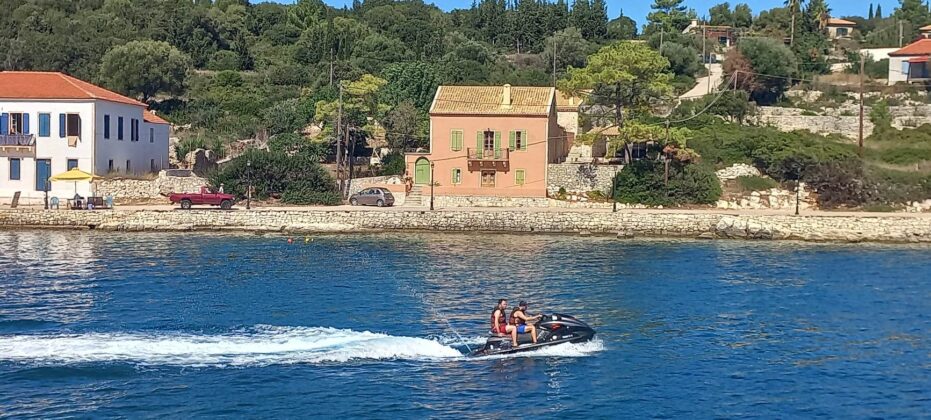 Fiskardo – Najskuplje ribarsko selo Grčke u kome jahtaju bogati, mirišu ...